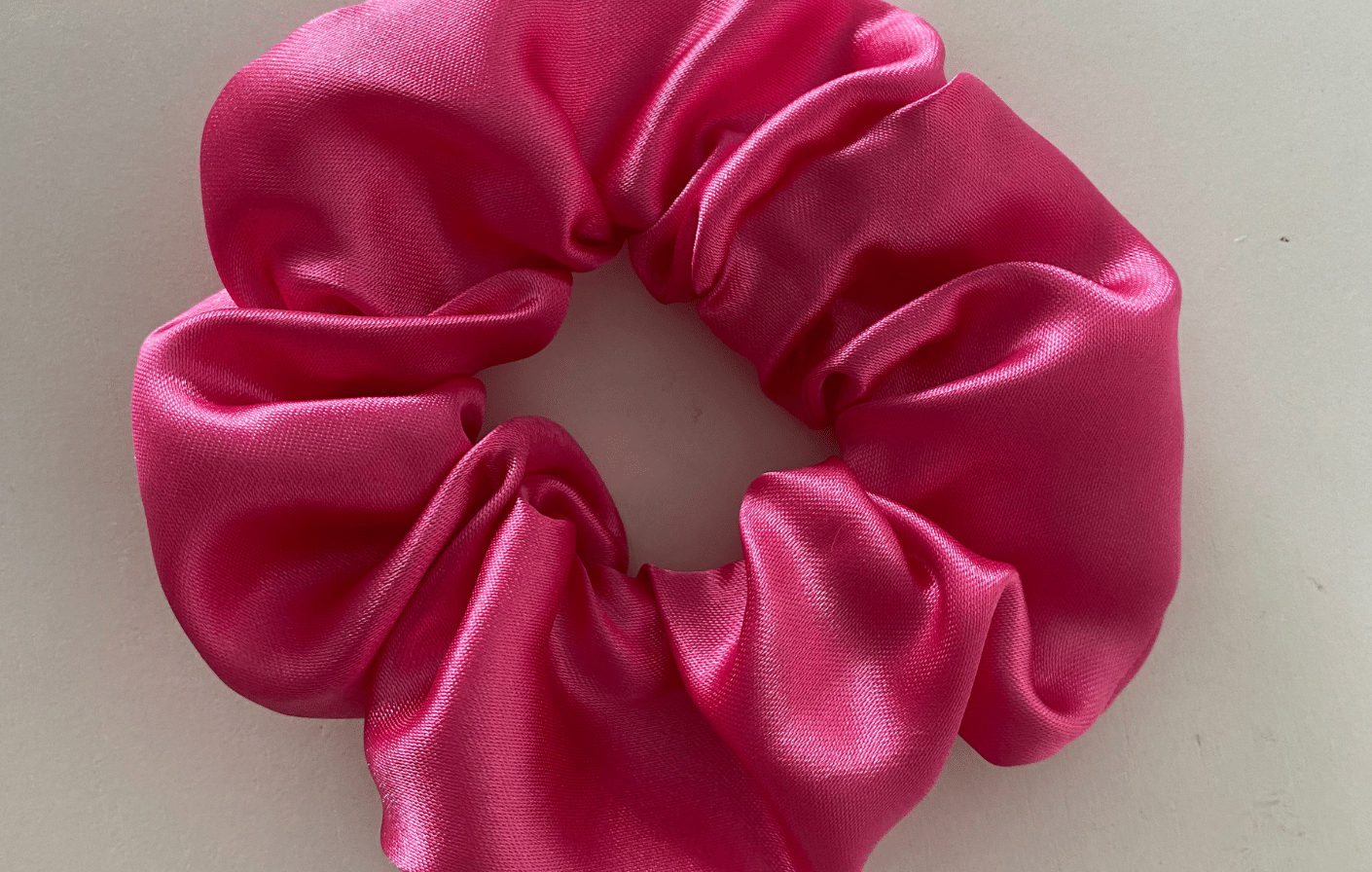 Comment fabriquer un chouchou pour cheveux chez vous [DIY] | Inès & Julie.